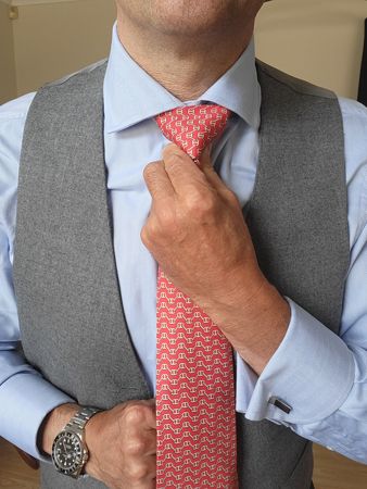 How To Tie A Perfect Double Windsor Knot In 9 Steps